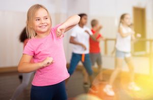 Freeze dance - Music, movement, and laughter - Party Games 4 Kids